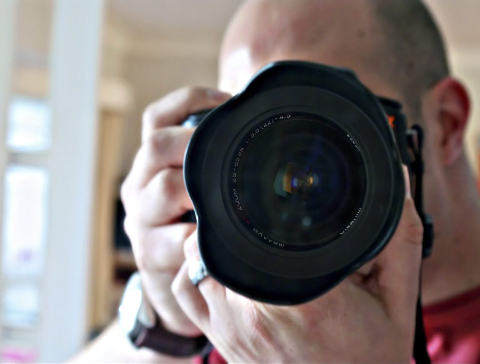 Lens flare: what is it and how to avoid it - Photeeq