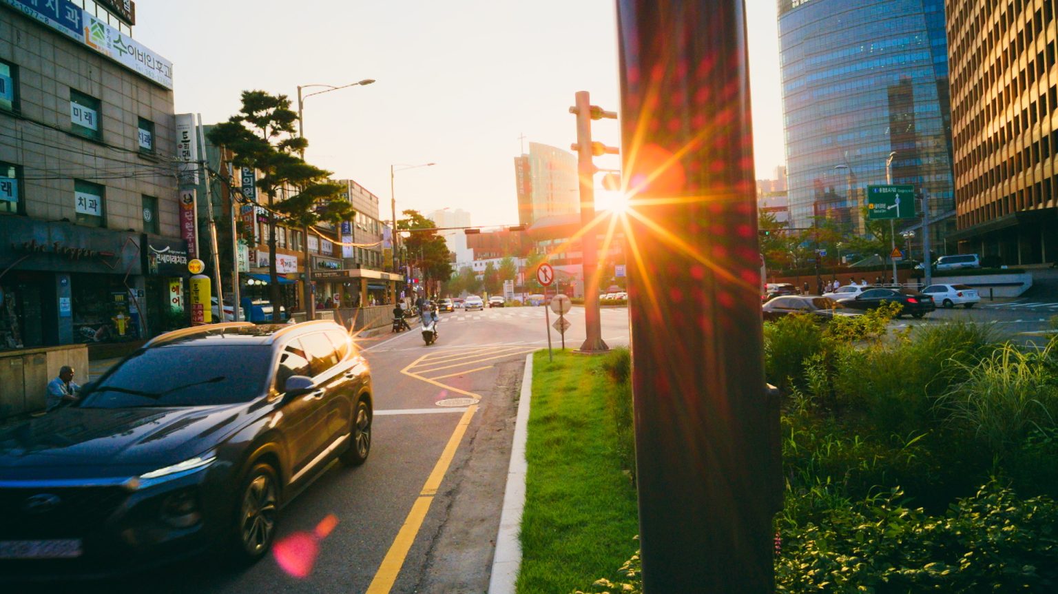 Lens flare: what is it and how to avoid it - Photeeq
