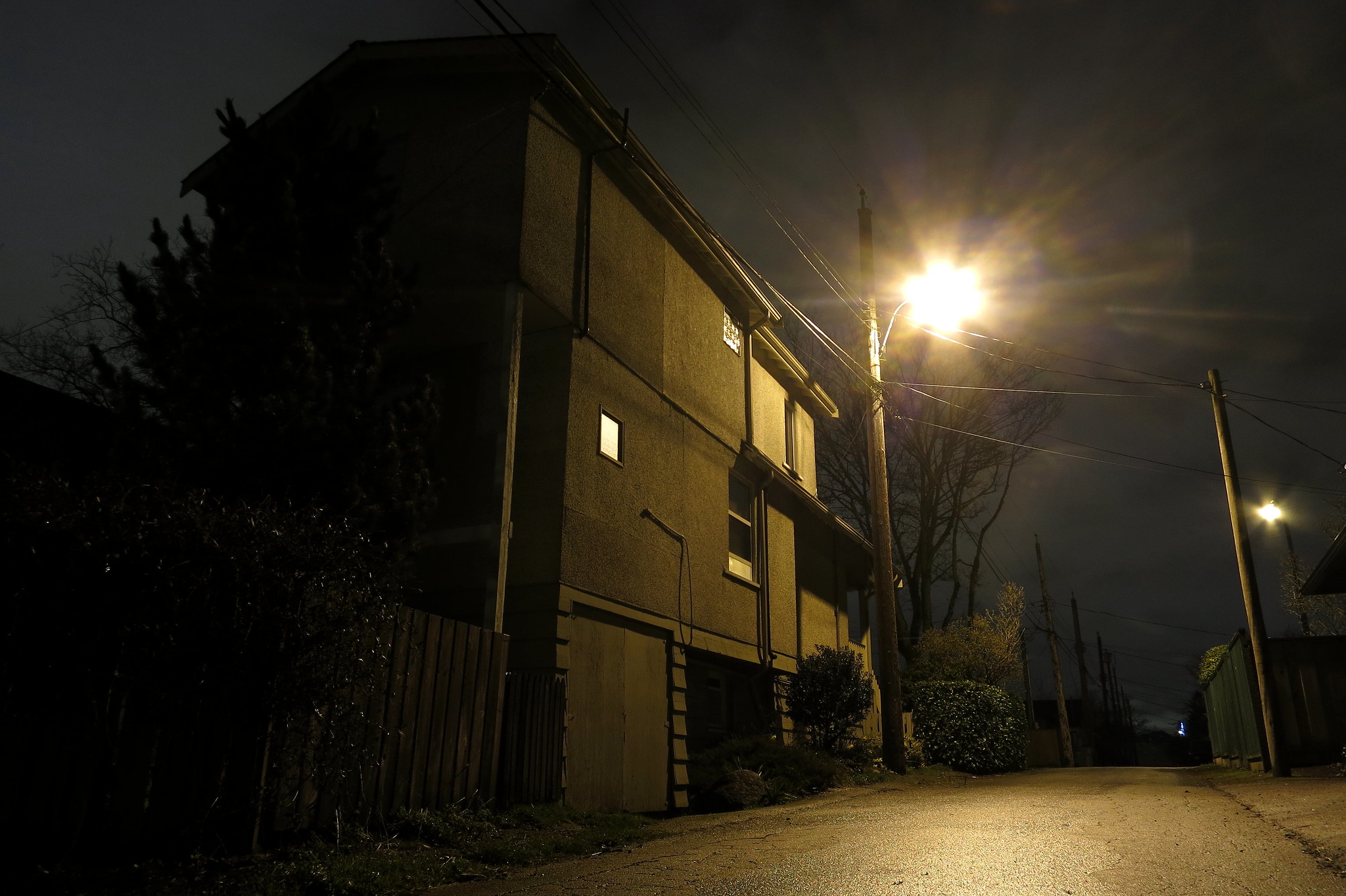 Lens flare: what is it and how to avoid it - Photeeq