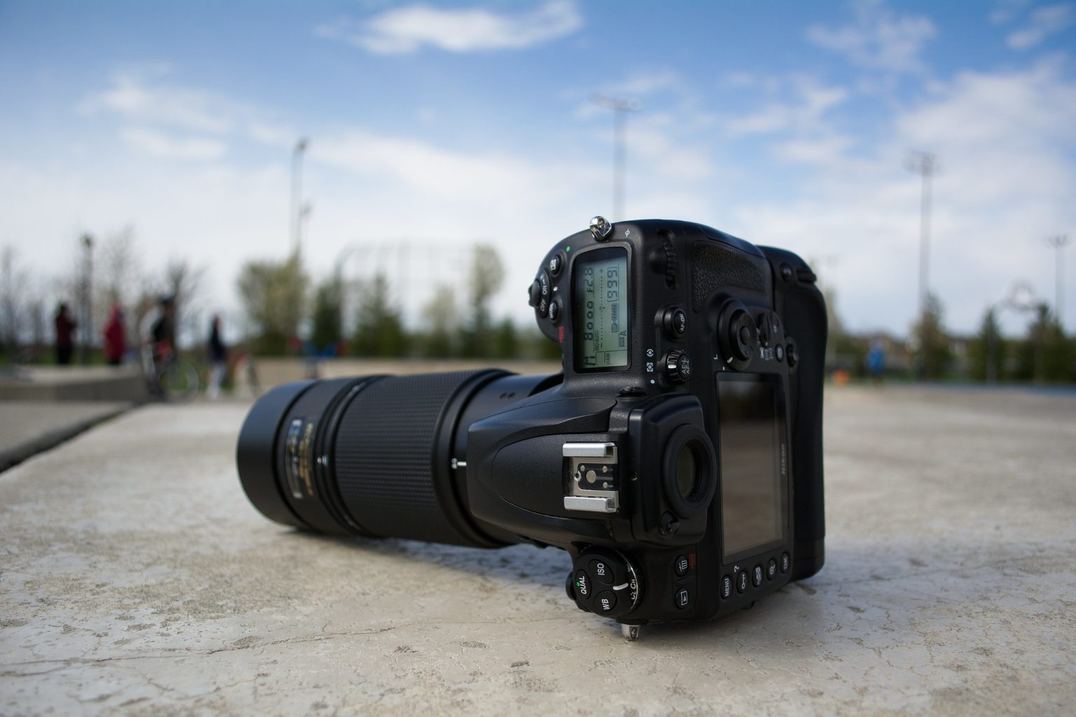 Lens flare: what is it and how to avoid it - Photeeq