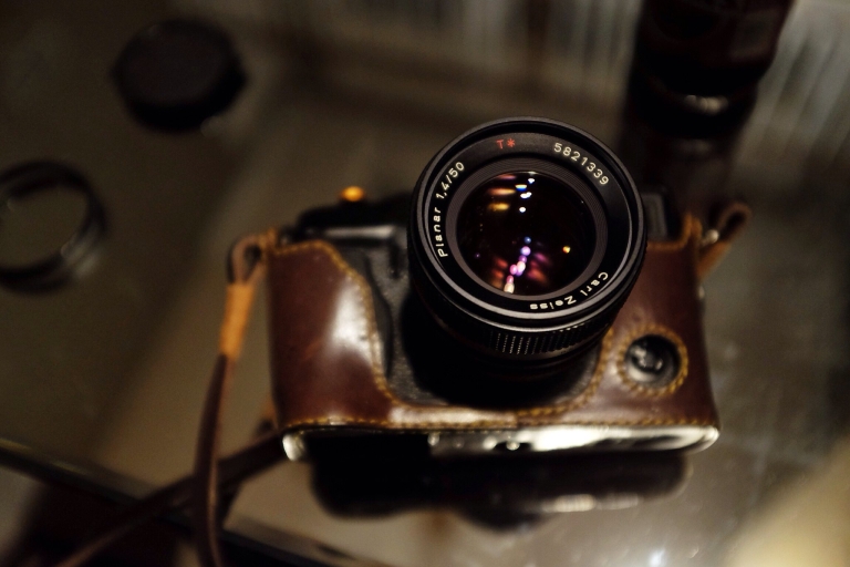 Lens flare: what is it and how to avoid it - Photeeq